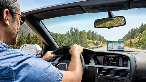 The Garmin DriveSmart 66 with Hands-Free Calling | Abt