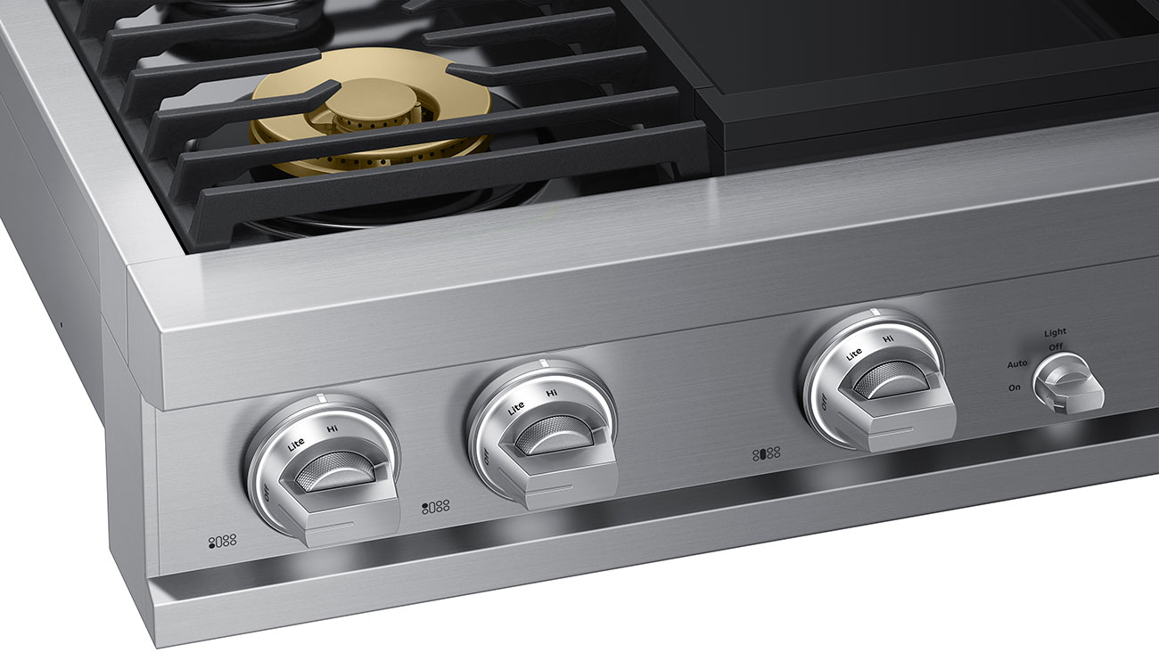 Dacor DTT48T963GS 48" Natural Gas Rangetop With Built-In Griddle | Abt